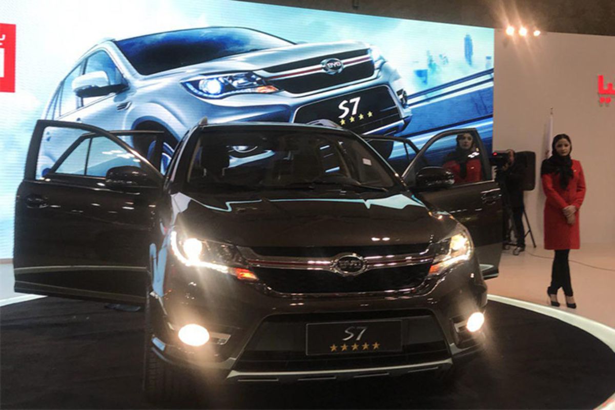 رونمایی کارمانیا از BYD S7 در نمایشگاه خودروی تهران - زومیت