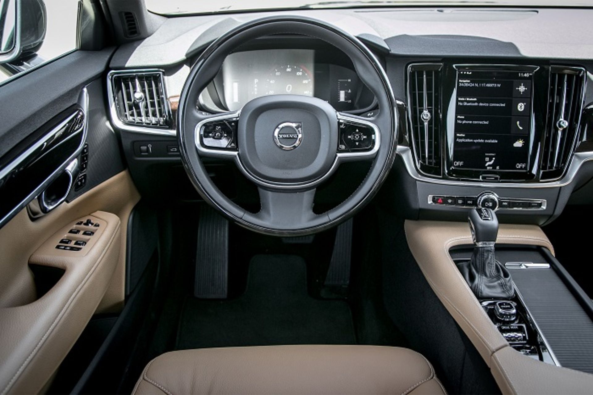 بررسی ولوو S90 T5 مدل 2017 - زومیت