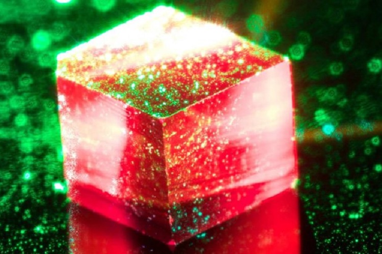 ساخت نخستین میزر الماسی دنیا با قابلیت کار در دمای اتاق - زومیت