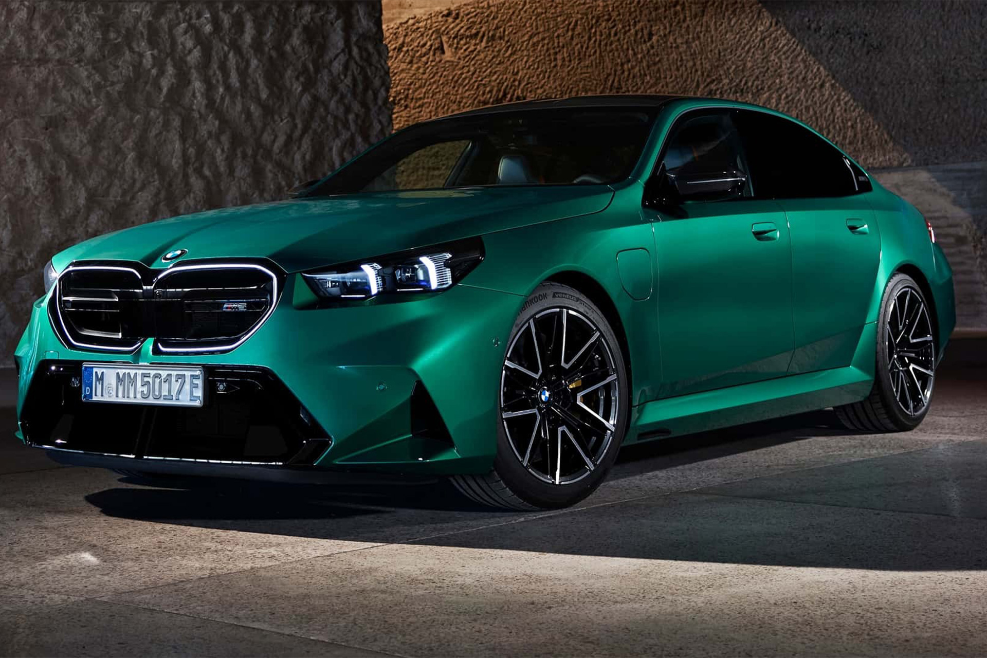قدرتمندترین و سنگین‌ترین BMW M5 تاریخ آلمانی‌ها رونمایی شد - زومیت