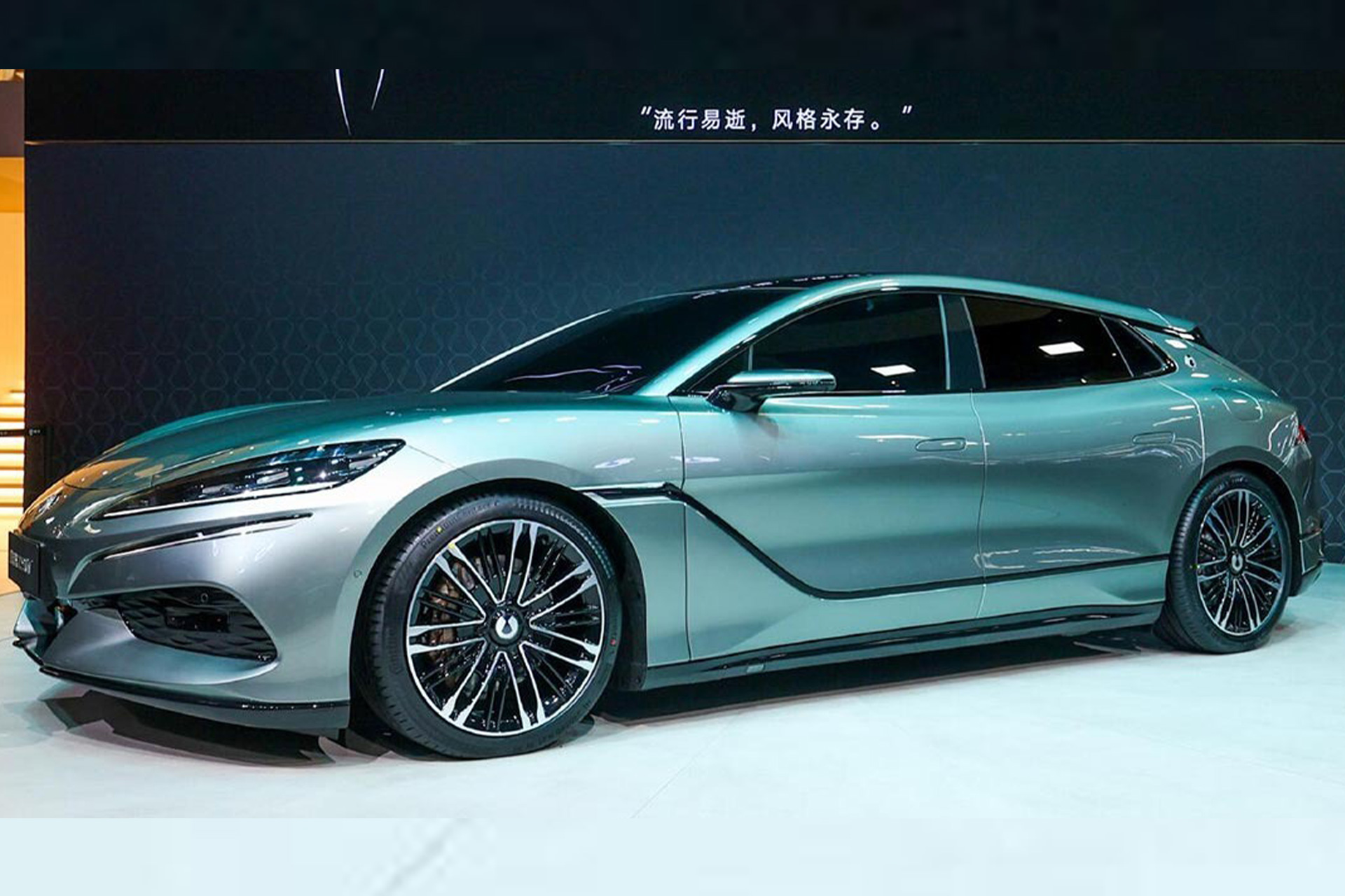 خودرو جدید BYD در داخل کابین یک یخچال مخصوص نوشیدنی دارد - زومیت