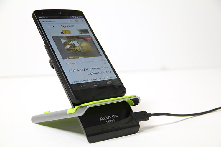 بررسی شارژر بی‌سیم ADATA CE700 - زومیت