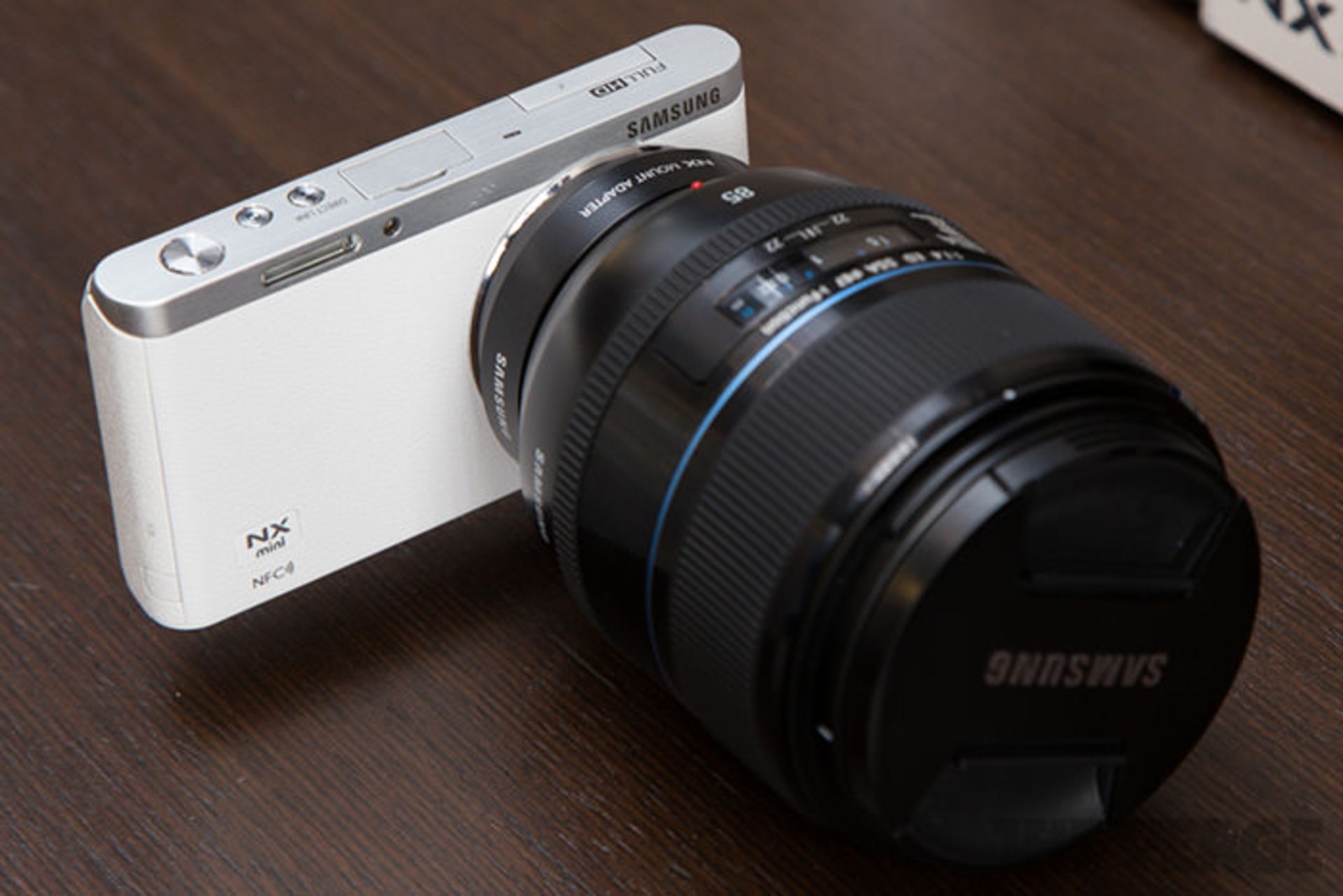 سامسونگ از دوربین بدون آیینه NX Mini رونمایی کرد - زومیت