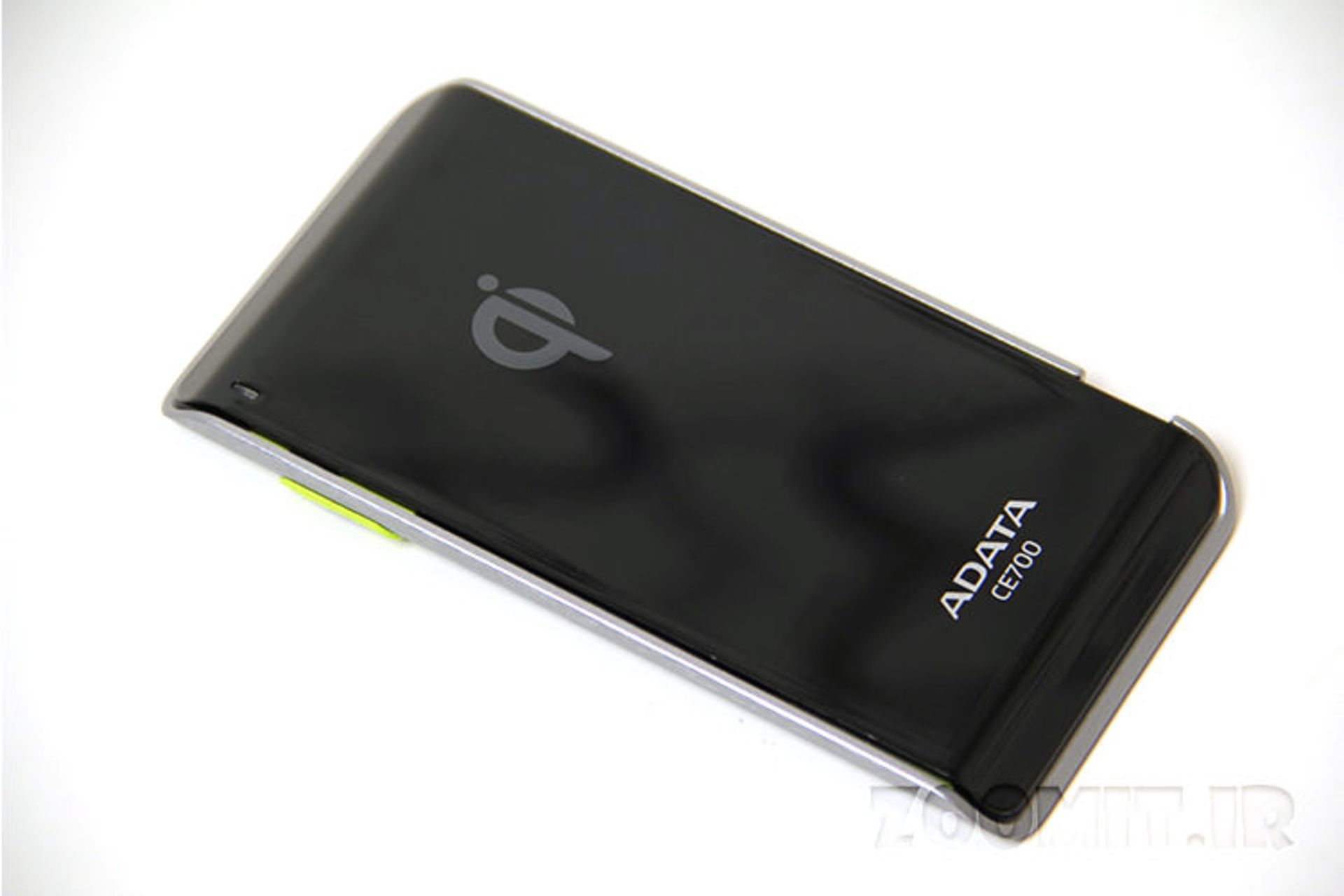 بررسی شارژر بی‌سیم ADATA CE700 - زومیت