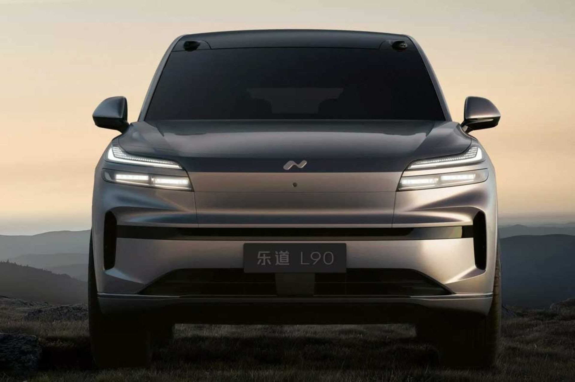 نیو L90 معرفی شد؛ شاسی‌بلند برقی غول‌آسا و سه‌ردیف چینی - زومیت