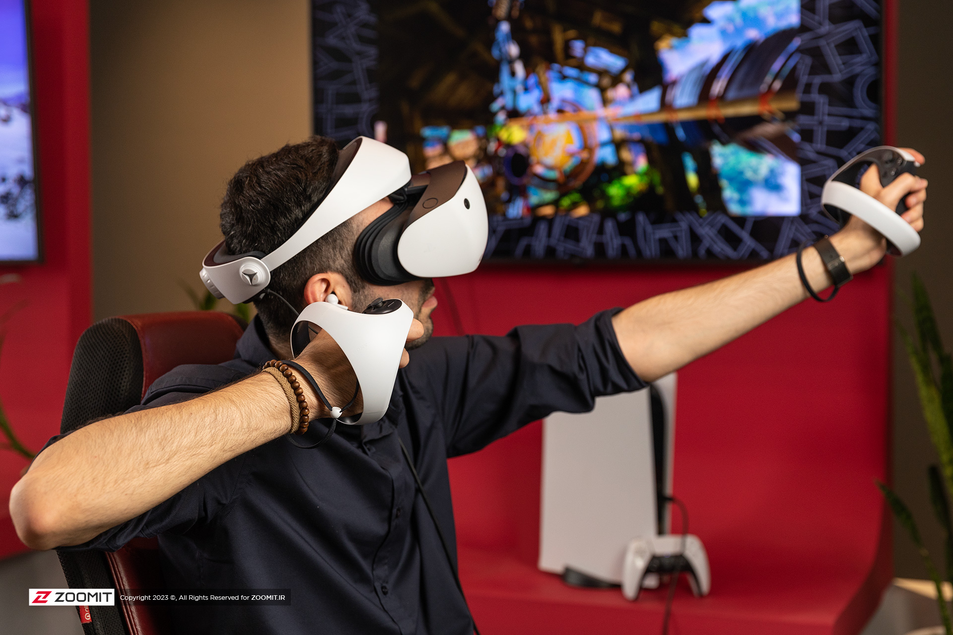 بررسی پلی استیشن وی آر ۲؛ تجربه واقعیت مجازی راحت، هیجان‌انگیز و گران‌قیمت - زومیت